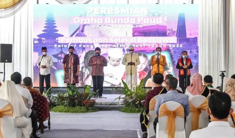 Pemkot Surabaya Sediakan Beasiswa untuk Siswa Penghafal Kitab Suci - Sahabat Guru